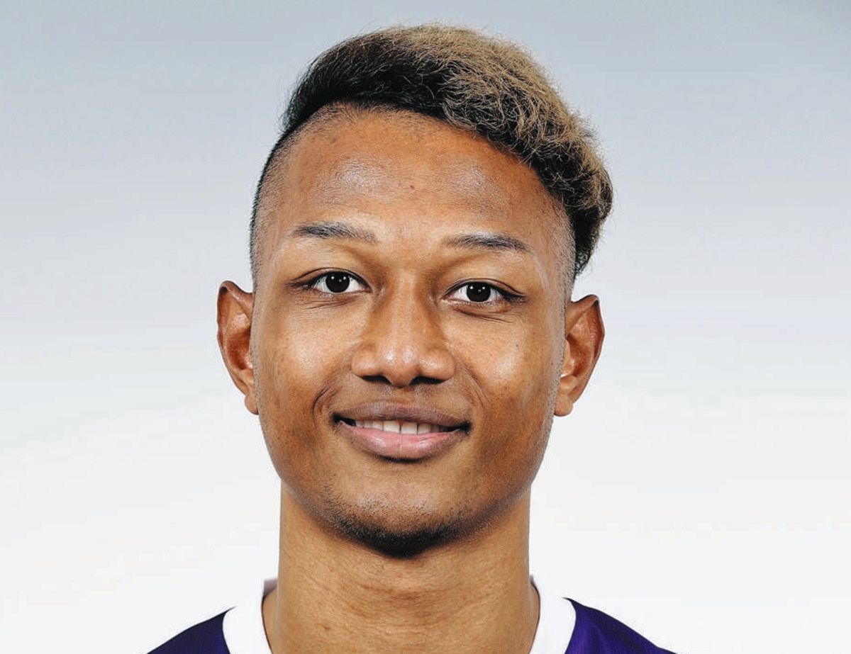 J1京都のDFがVAR判定・不適切な行為でレッドカード、ファウルを取られ中指を立てるようなジェスチャー、チームは公式サイトで謝罪：中日スポーツ・東京中日スポーツ