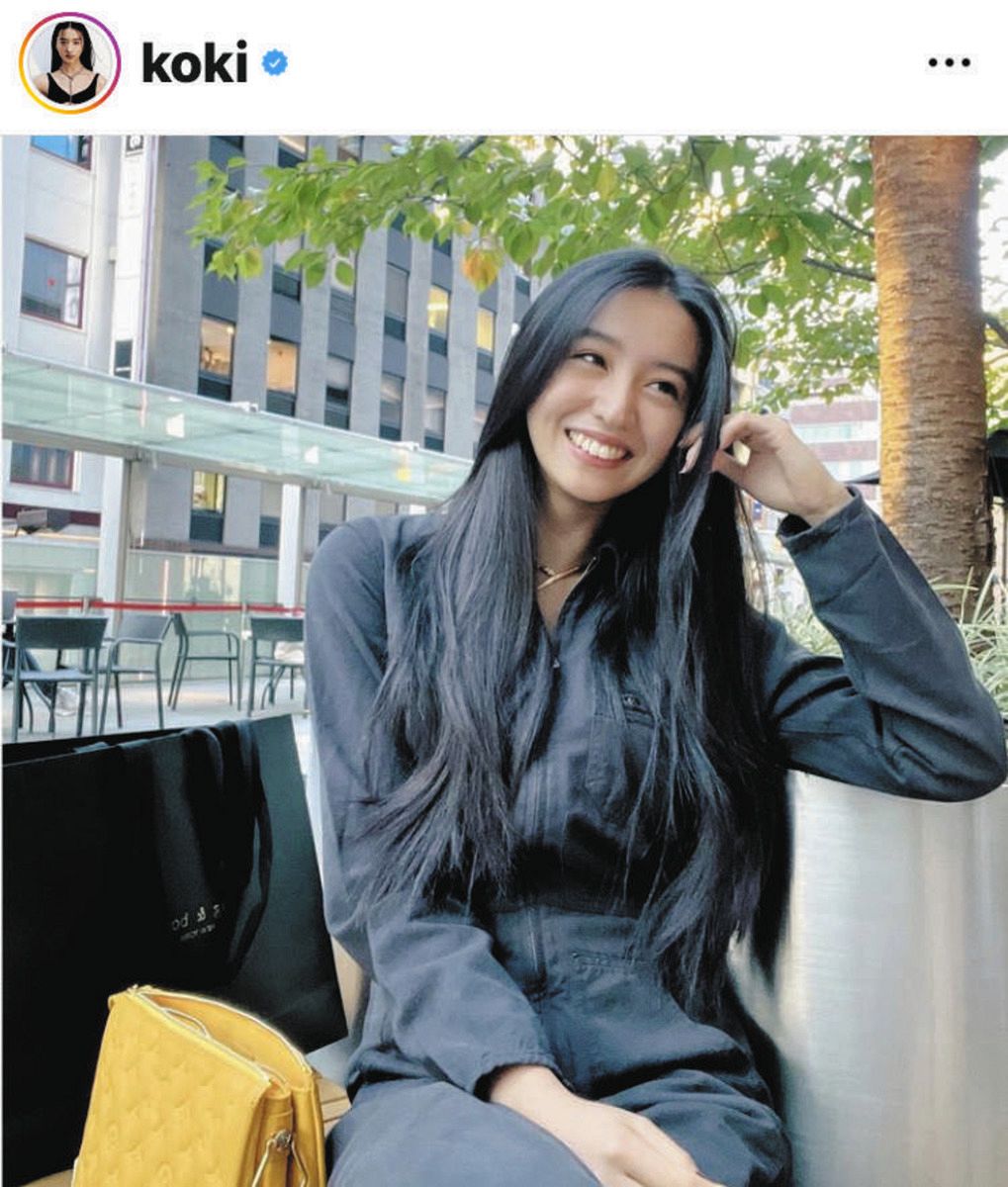 ヴィトンのバッグにKoki，ブラックコーデで秋の装いニッコリ【写真】：中日スポーツ・東京中日スポーツ