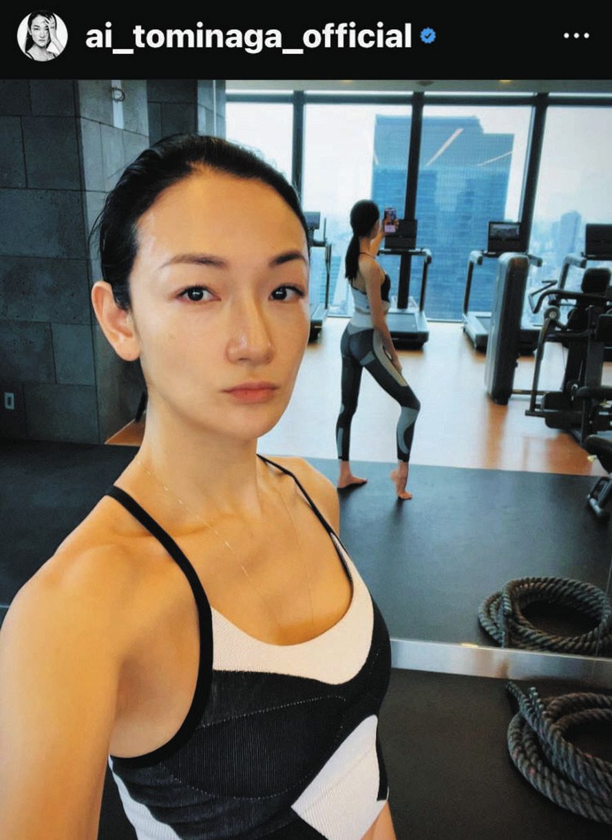 冨永愛、キメ顔の「Workout day」：中日スポーツ・東京中日スポーツ