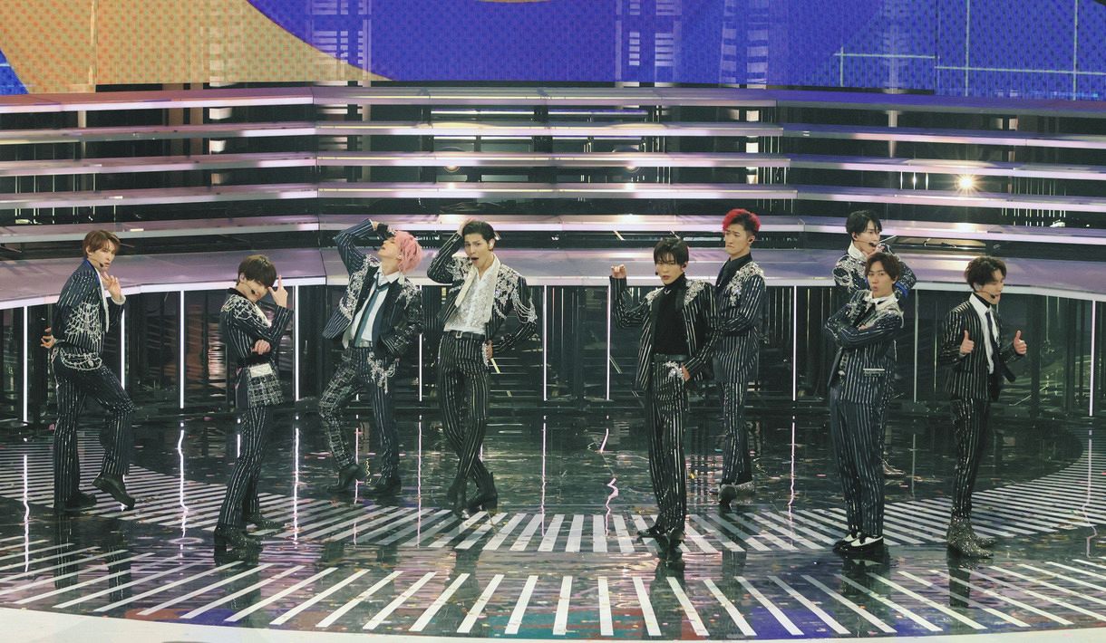 「Snow Man」松本潤やサッカー日本代表の森保監督らとともに「シェー！」【紅白歌合戦】：中日スポーツ・東京中日スポーツ