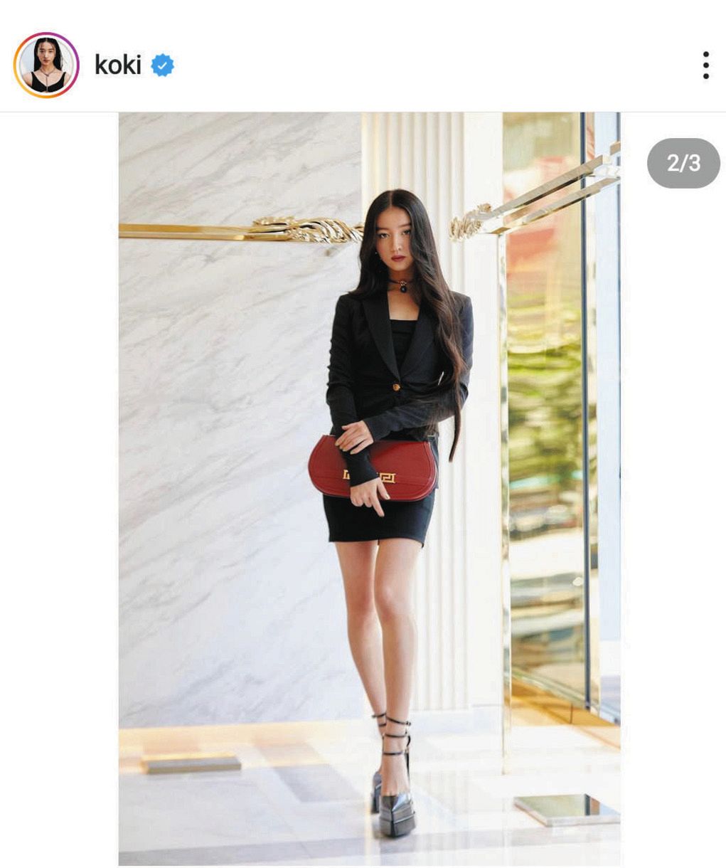 【写真】Koki，全身黒スーツで美脚披露：中日スポーツ・東京中日スポーツ