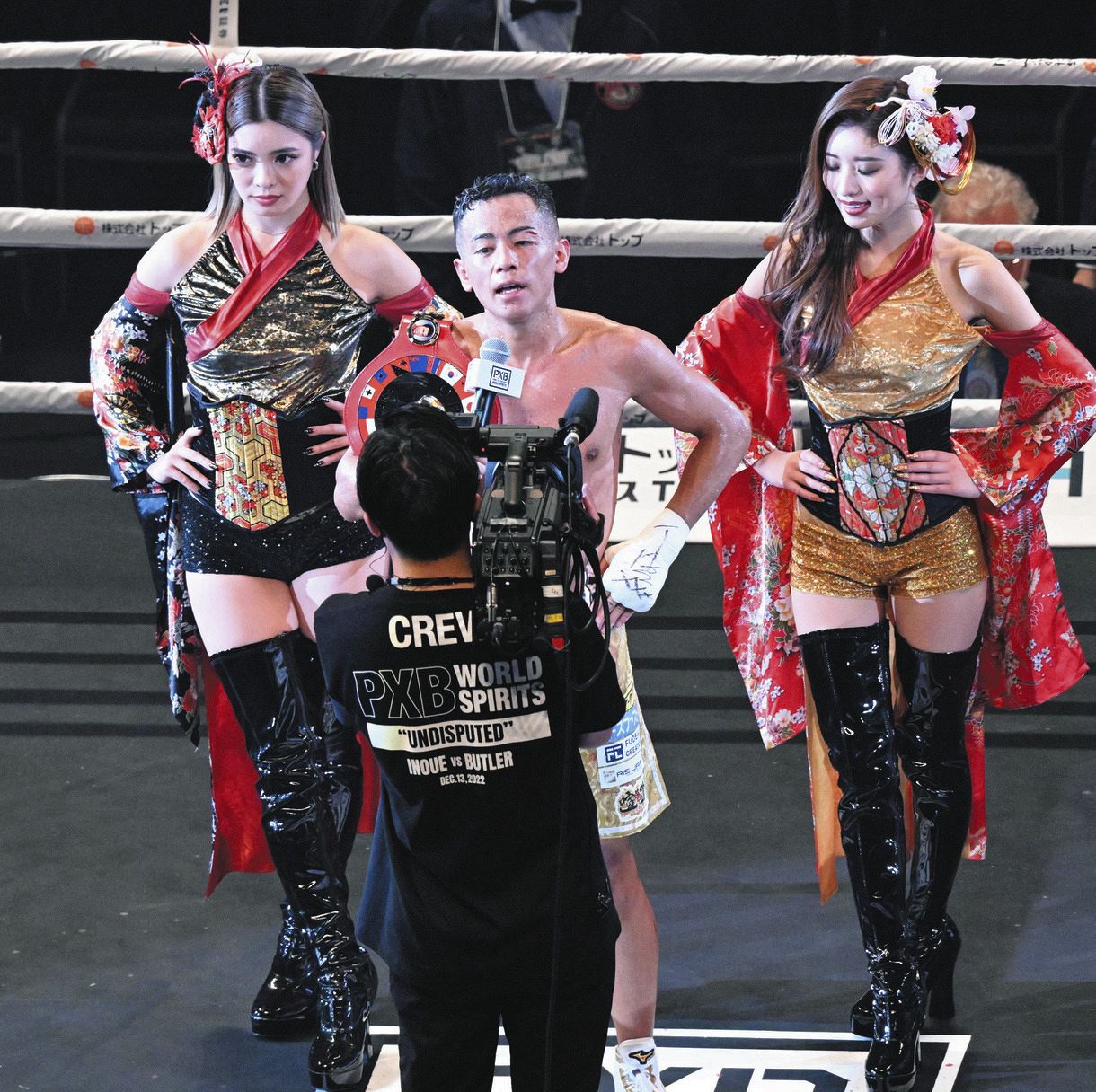 【写真】リングに“華”を添えるラウンドガール：中日スポーツ・東京中日スポーツ