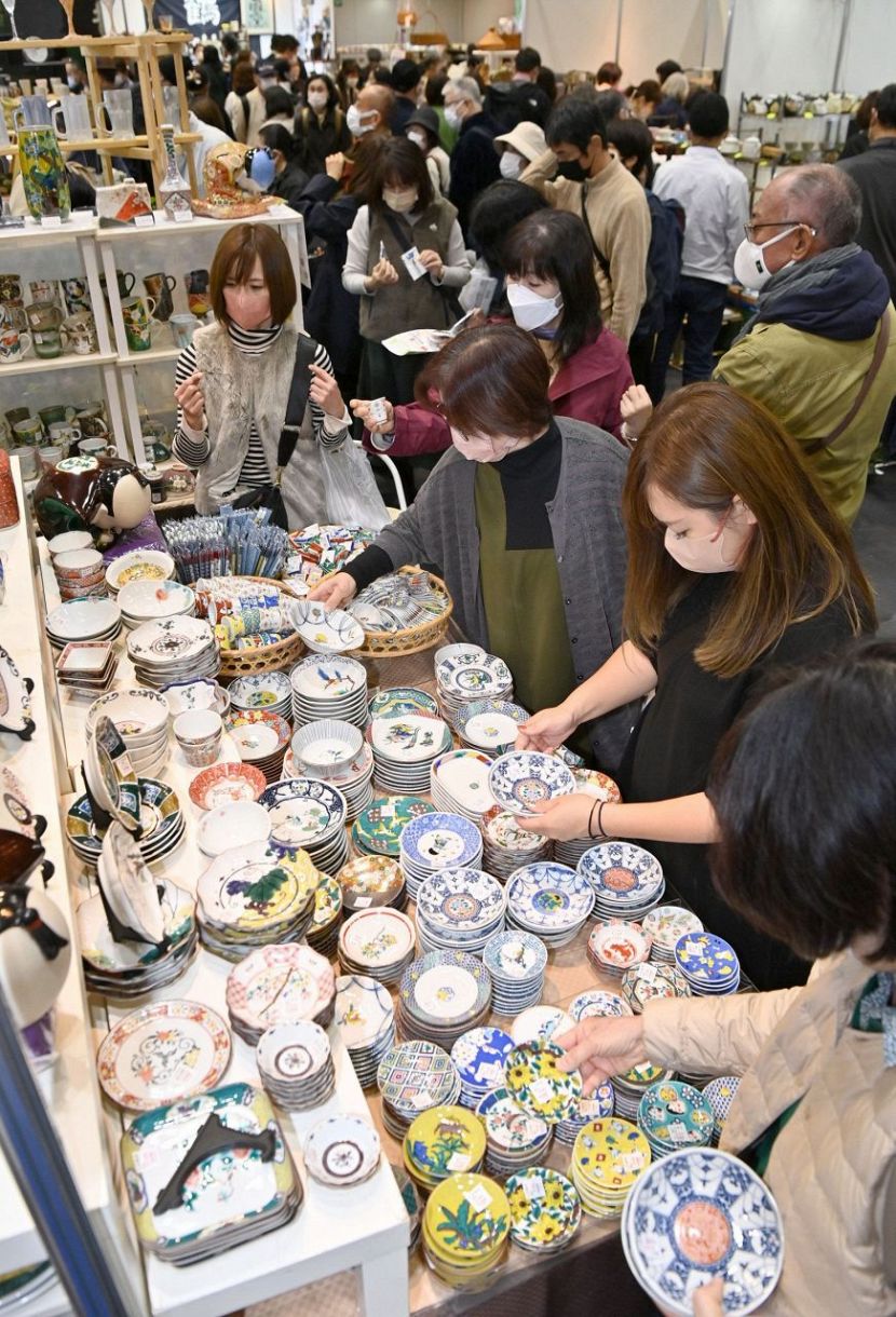 One of the Largest Ceramics Fairs in Japan：中日新聞Web