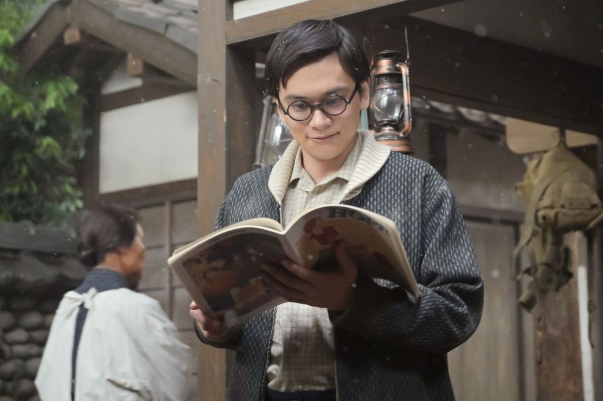 【NHK朝ドラ『あんぱん』1日は】アメリカの雑誌を手にした嵩（北村匠海）は…：中日スポーツ・東京中日スポーツ