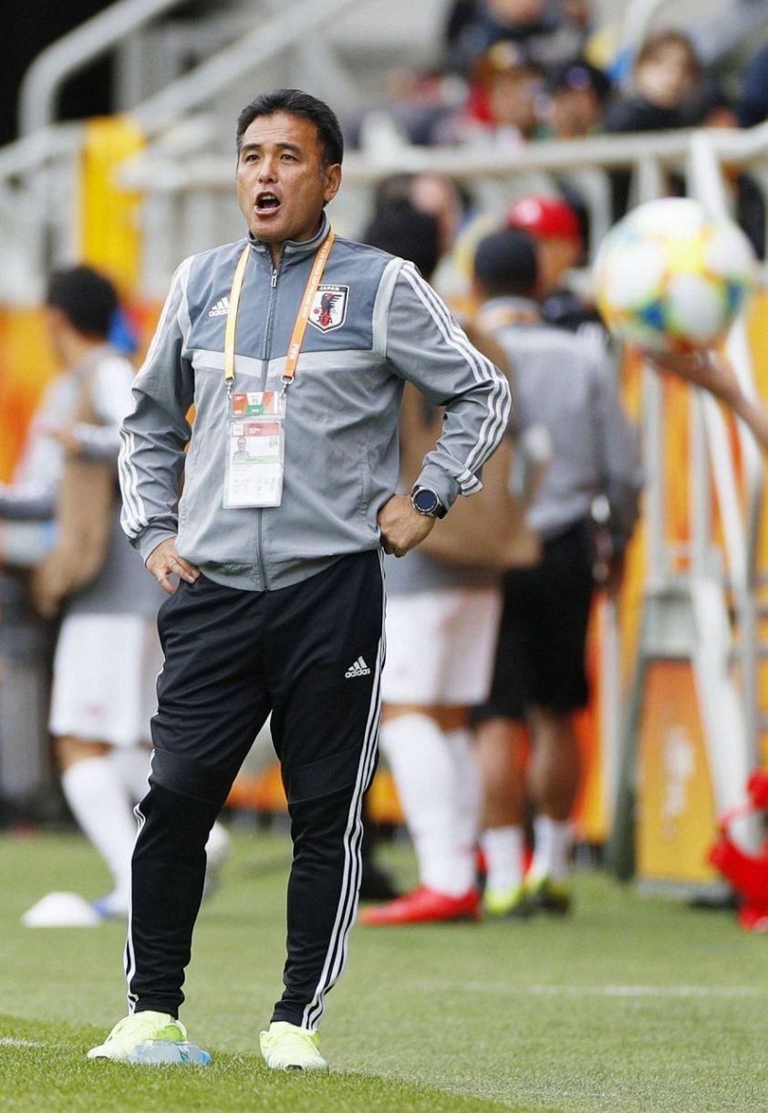 2019年 サッカーU―20W杯で指示出す影山雅永氏【写真】：中日スポーツ・東京中日スポーツ