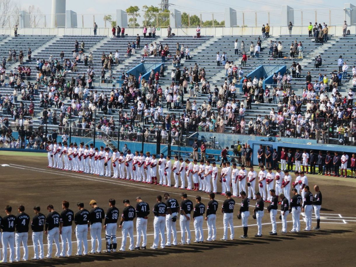 スコアボードに半旗 楽天対ロッテ戦を前にナインが黙とう 12年前の3・11、両軍でのオープン戦中に：中日スポーツ・東京中日スポーツ