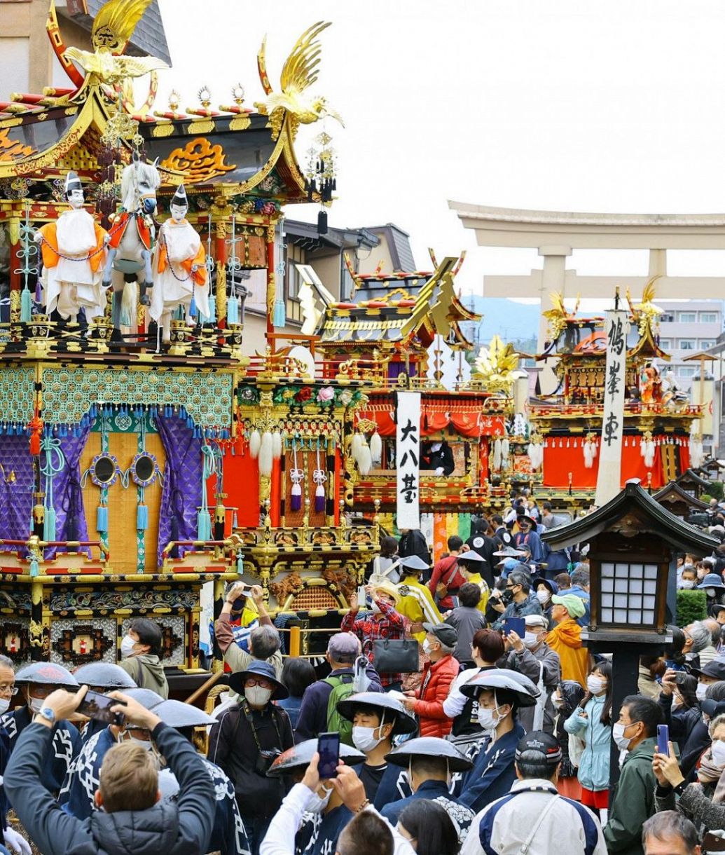 Festival floats line up for the first time in three years at the Autumn ...