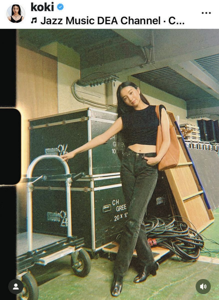 Koki，ヘソ出しのブラックコーデ【写真】：中日スポーツ・東京中日スポーツ