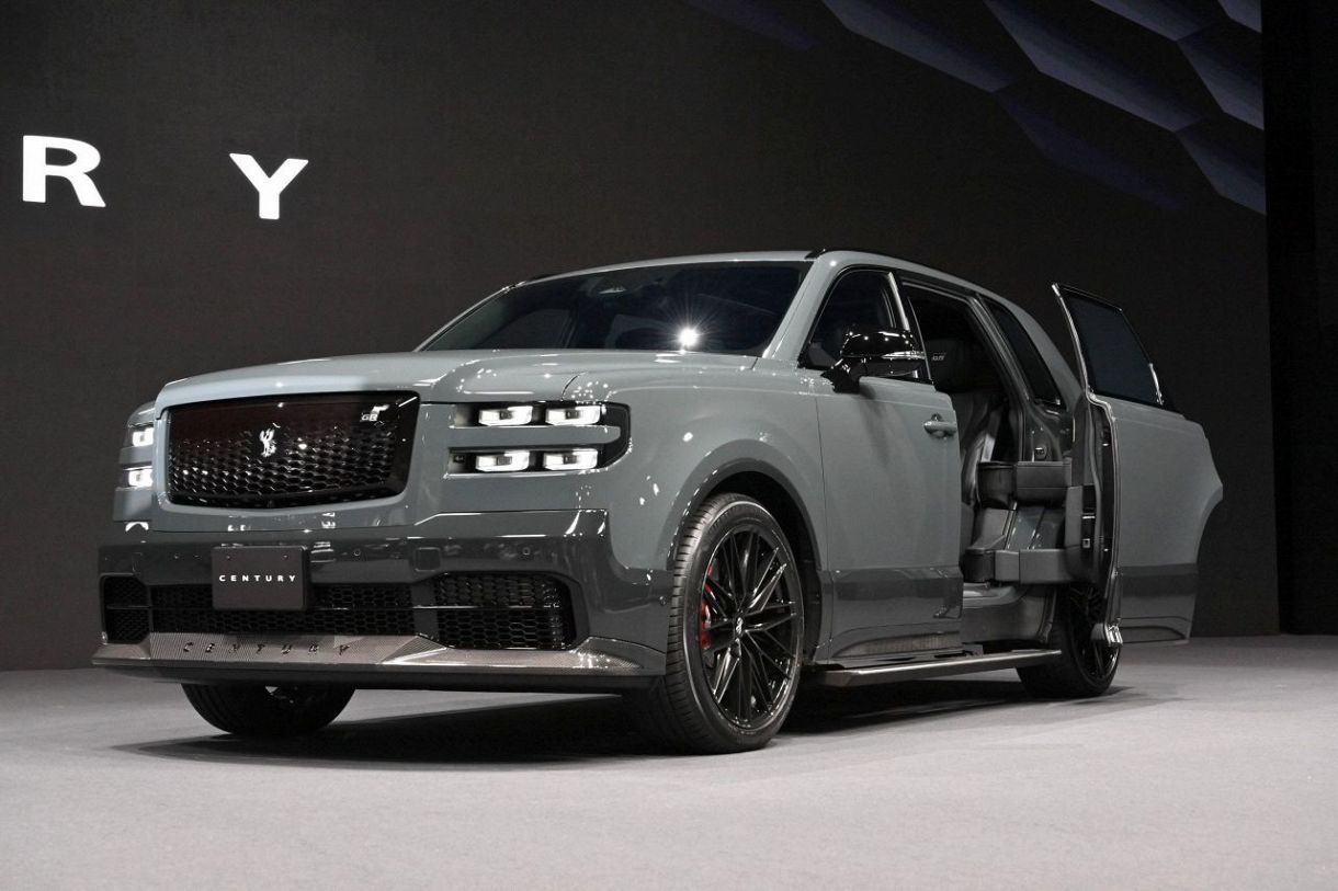 Toyota Motor Corporation Announces New "Century" Model：中日新聞Web