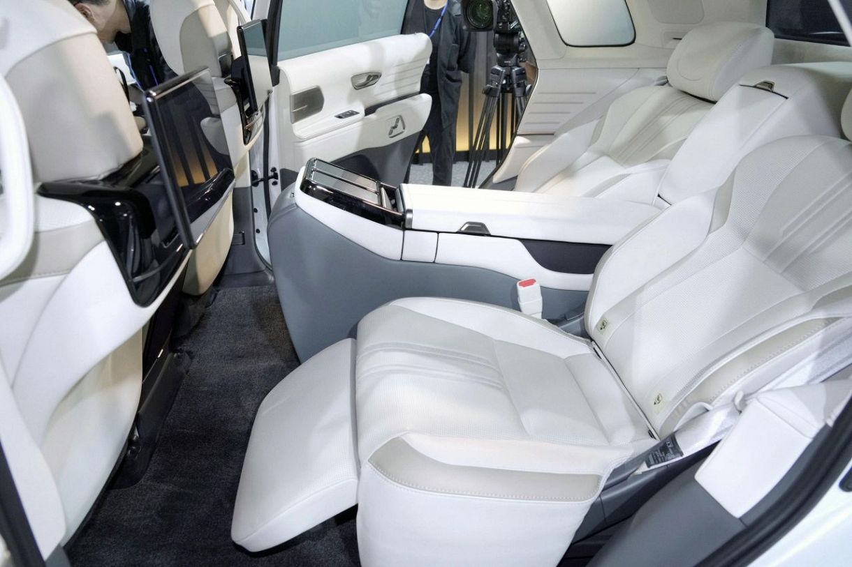 Toyota Motor Corporation Announces New "Century" Model：中日新聞Web