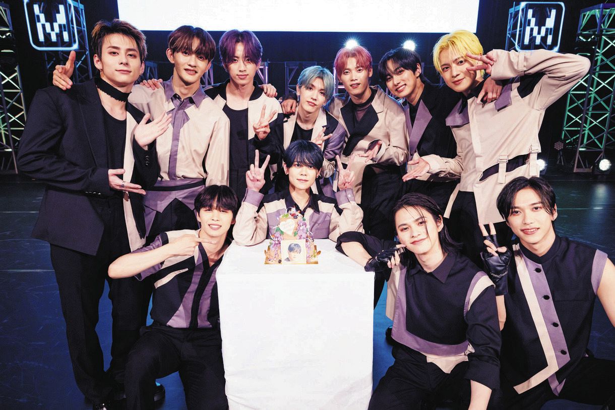 「INI」3枚目シングル発売イベント 10日に23歳迎えた藤牧京介をファンとサプライズ祝福：中日スポーツ・東京中日スポーツ