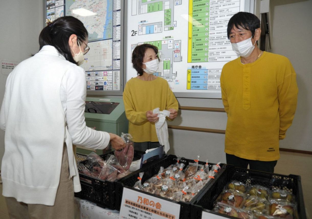Man with Juvenile Dementia Opens Vegetable Store Once a Week：中日新聞Web