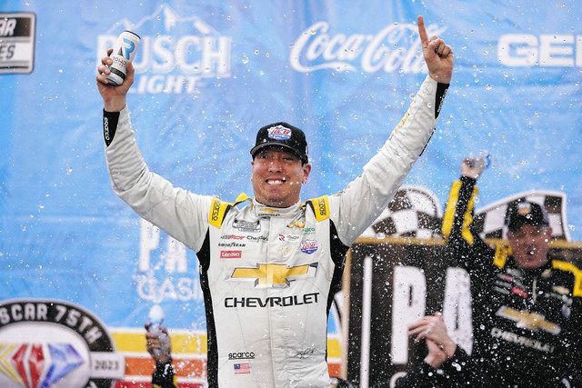 ブッシュがシリーズ新記録の19年連続勝利、カップシリーズ第2戦：中日スポーツ・東京中日スポーツ