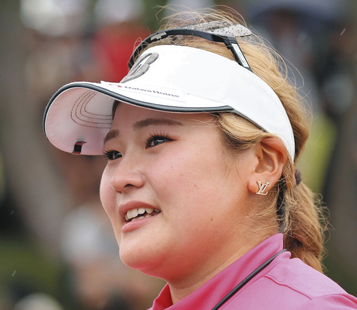 女子ゴルフ・桑木志帆、5アンダーで首位発進 今季8つめのイーグル達成「打球を見て、入るかもと」：中日スポーツ・東京中日スポーツ