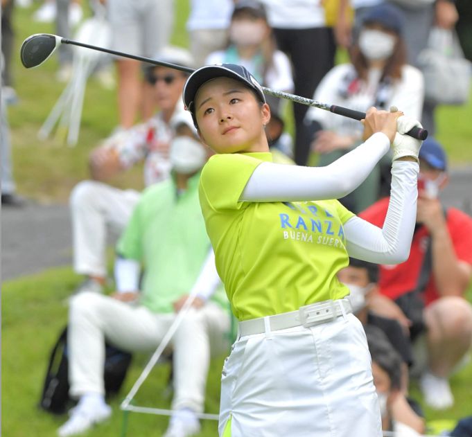 「春花先輩はあいさつや礼儀に厳しいけど優しい」優勝の川崎 キャディーはゴルフ部後輩の高校2年生：中日スポーツ・東京中日スポーツ