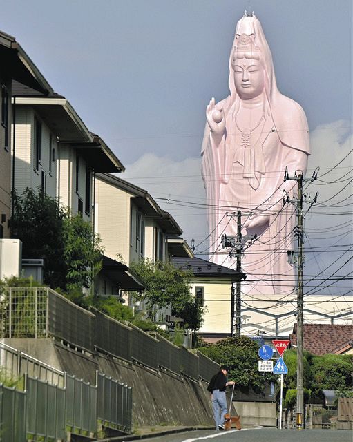 仙台大観音、ピンクに映えSNSで話題、初の修復：中日新聞Web