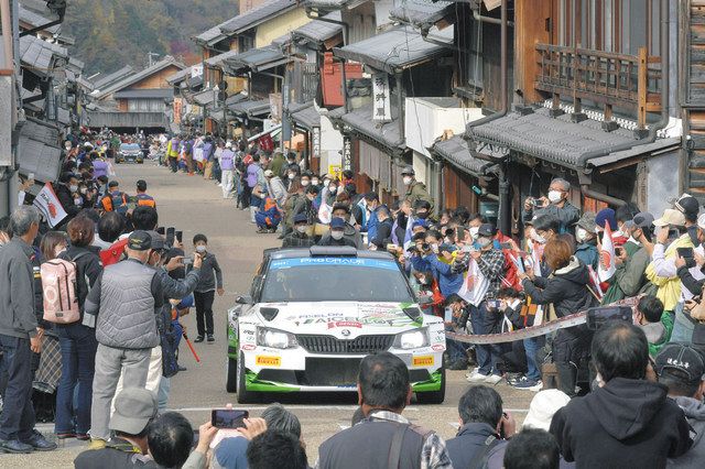 迫力の走りで観客を魅了 恵那でラリージャパンに2万人が観戦：中日新聞Web