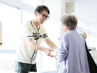 元巨人 元木さんら 門前で炊き出し