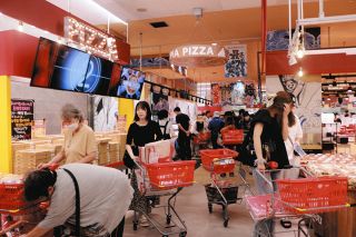 スーパー「ロピア尾張旭店」がオープン、1000人以上が列　1月閉店のイトーヨーカドー跡地