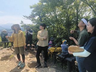 頂まで１時間 癒やしの場　立山・尖山 世代超え人気